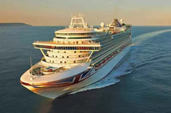 Croisières MS Azura : Tarifs et promos 2025, itinéraires, photos...